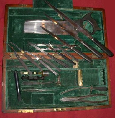 Field surgeons set | CURIOUS SCIENCE