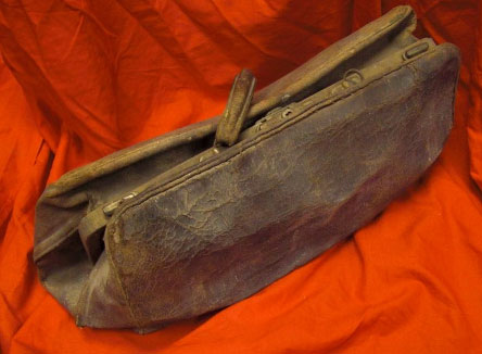 Scruffy Black Gladstone Bag | CURIOUS SCIENCE