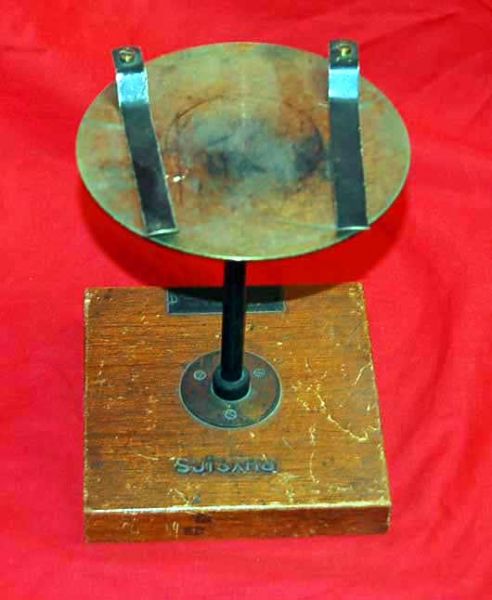Laboratory Stand With Brass Plate | CURIOUS SCIENCE