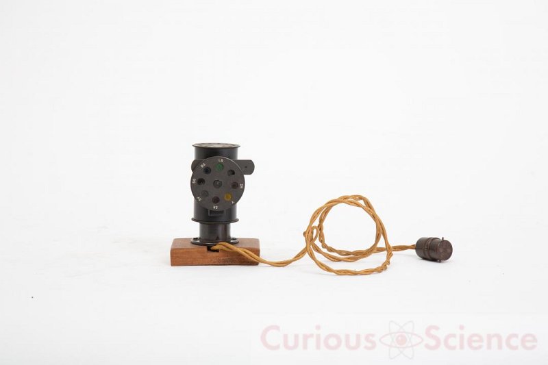 Light Apparatus With Selectable Filters | CURIOUS SCIENCE