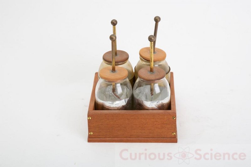 Leyden Jars | CURIOUS SCIENCE